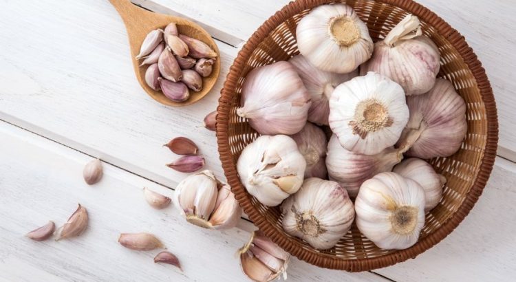 7 Surprising Health Benefits of Garlic And How To Eat It